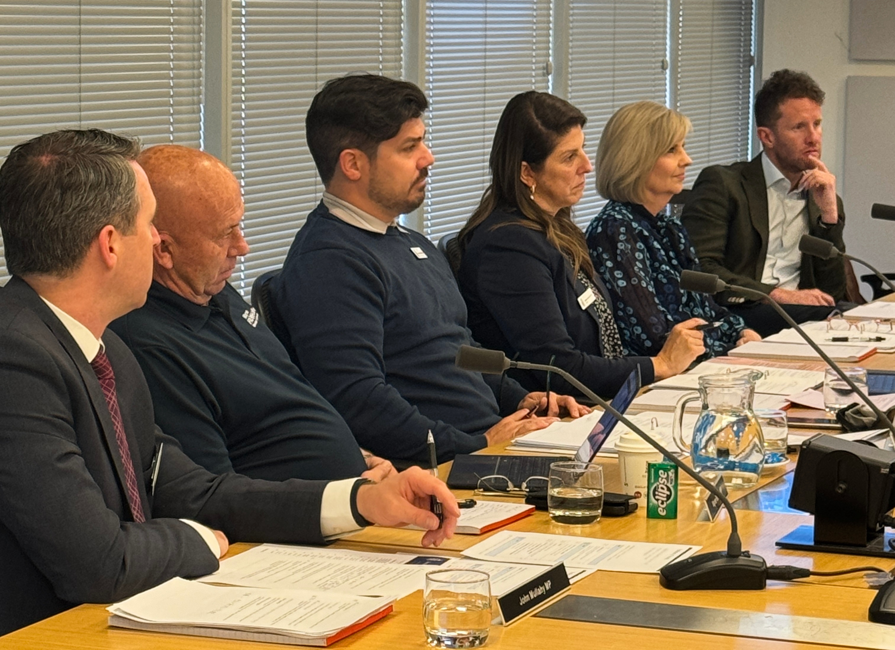 Victoria inquiry examines new technologies in workplaces - Parliament ...